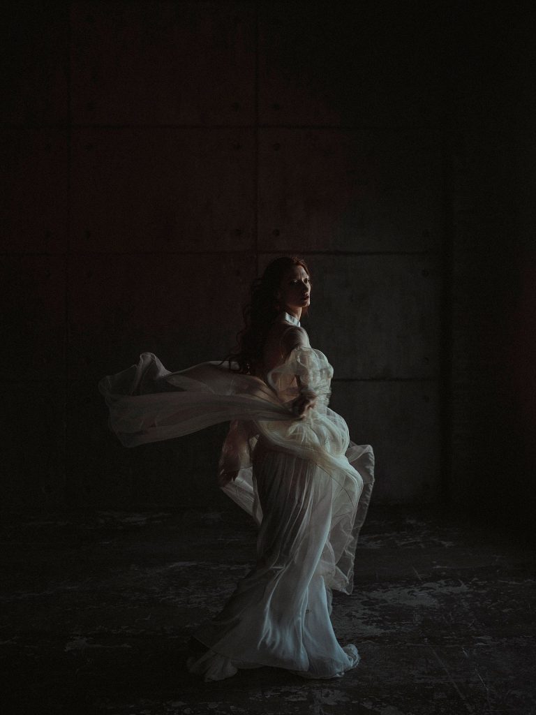 Timeless, Decadent Wedding Inspiration- Moody Elegance! ⋆ ...