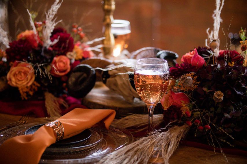 Dark Autumn Wedding Inspiration ⋆ Unconventional Wedding
