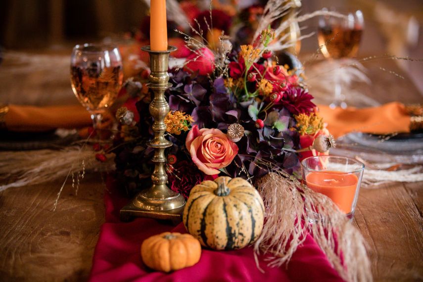Dark Autumn Wedding Inspiration ⋆ Unconventional Wedding