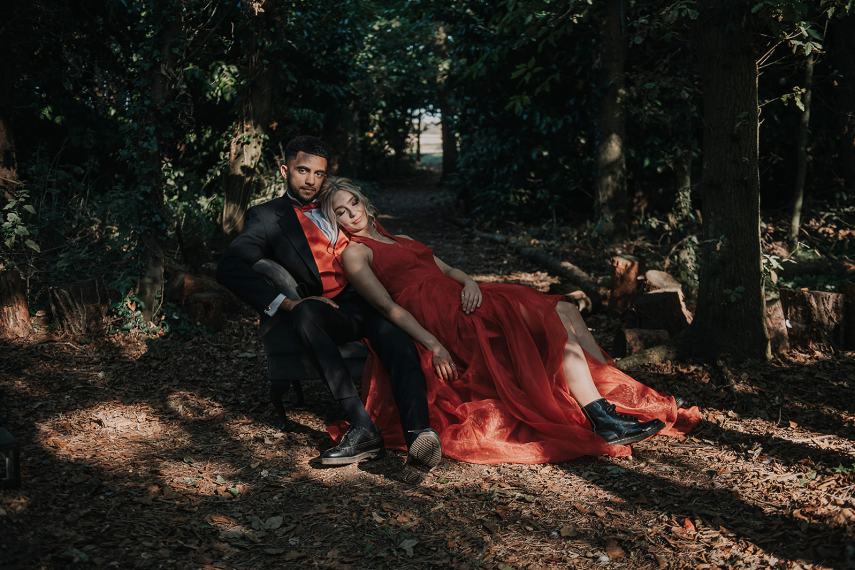Breathtaking Red Wedding In The Forest ⋆ Unconventional Wedding