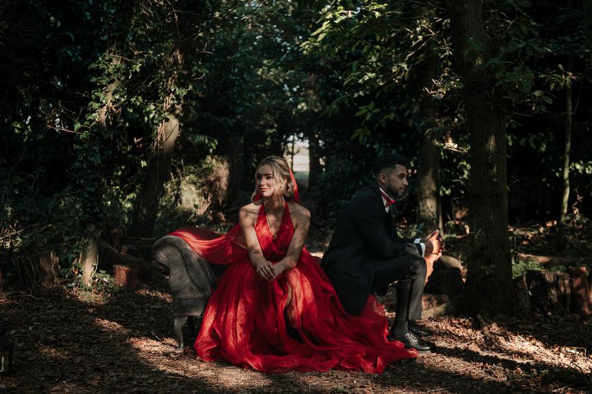 Breathtaking Red Wedding In The Forest ⋆ Unconventional Wedding