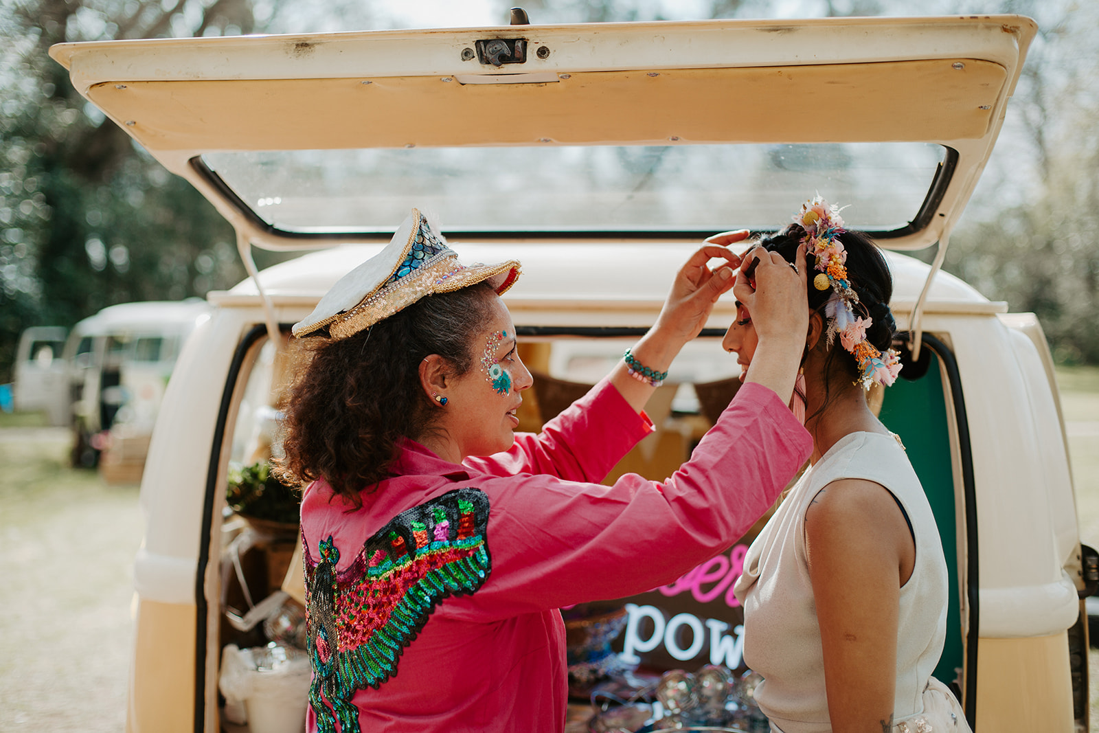 Festival Drive In Wedding - Camper Van Fabulousness! ⋆ Unconventional ...