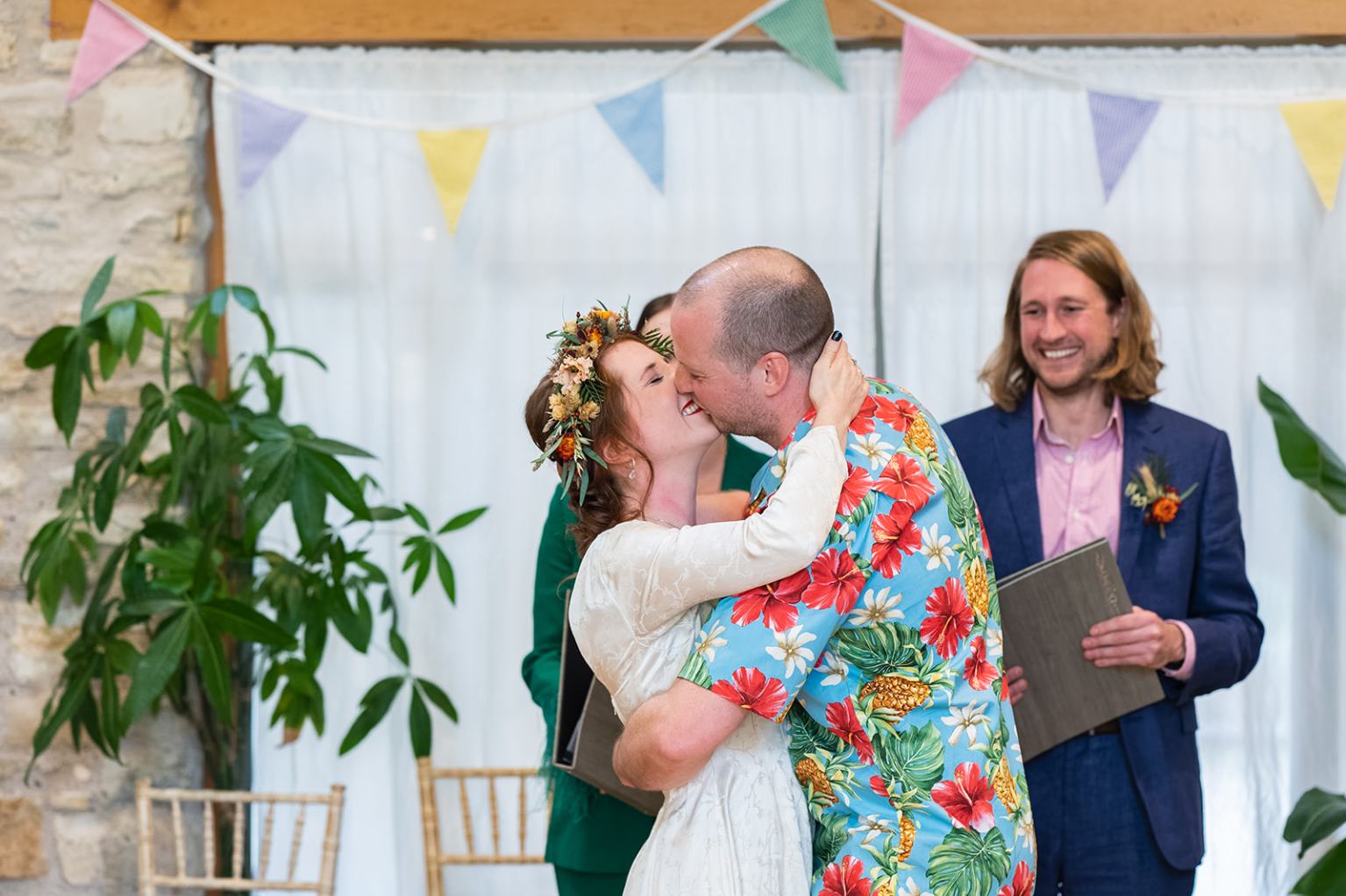 Frances & Seb’s Sustainable Barn Wedding ⋆ Unconventional Wedding
