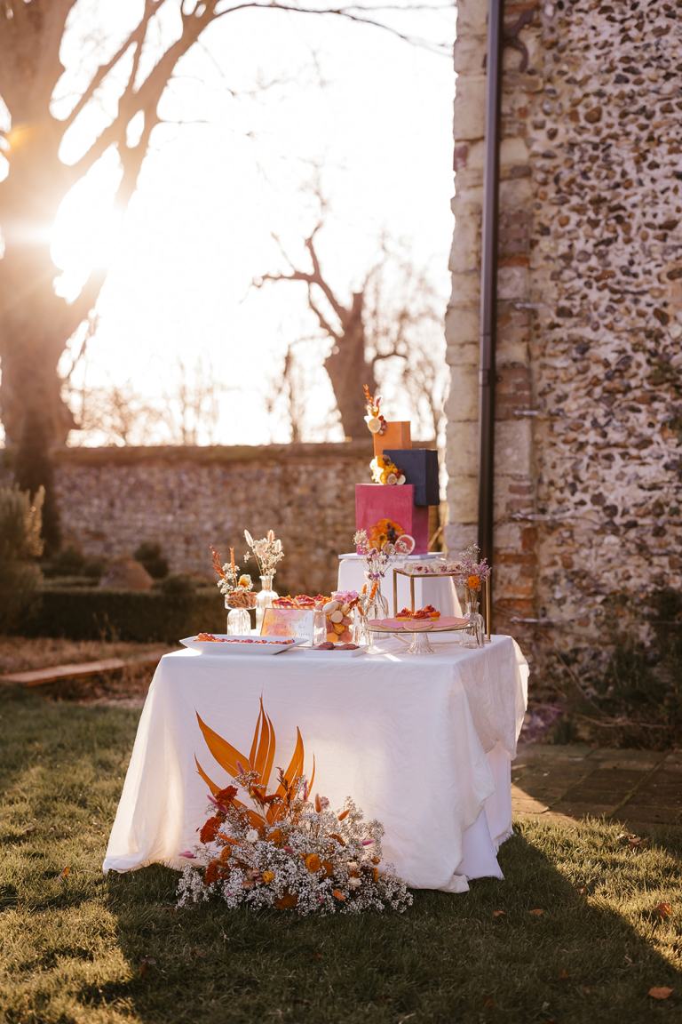Bright Spring Wedding Ideas ⋆ Unconventional Wedding