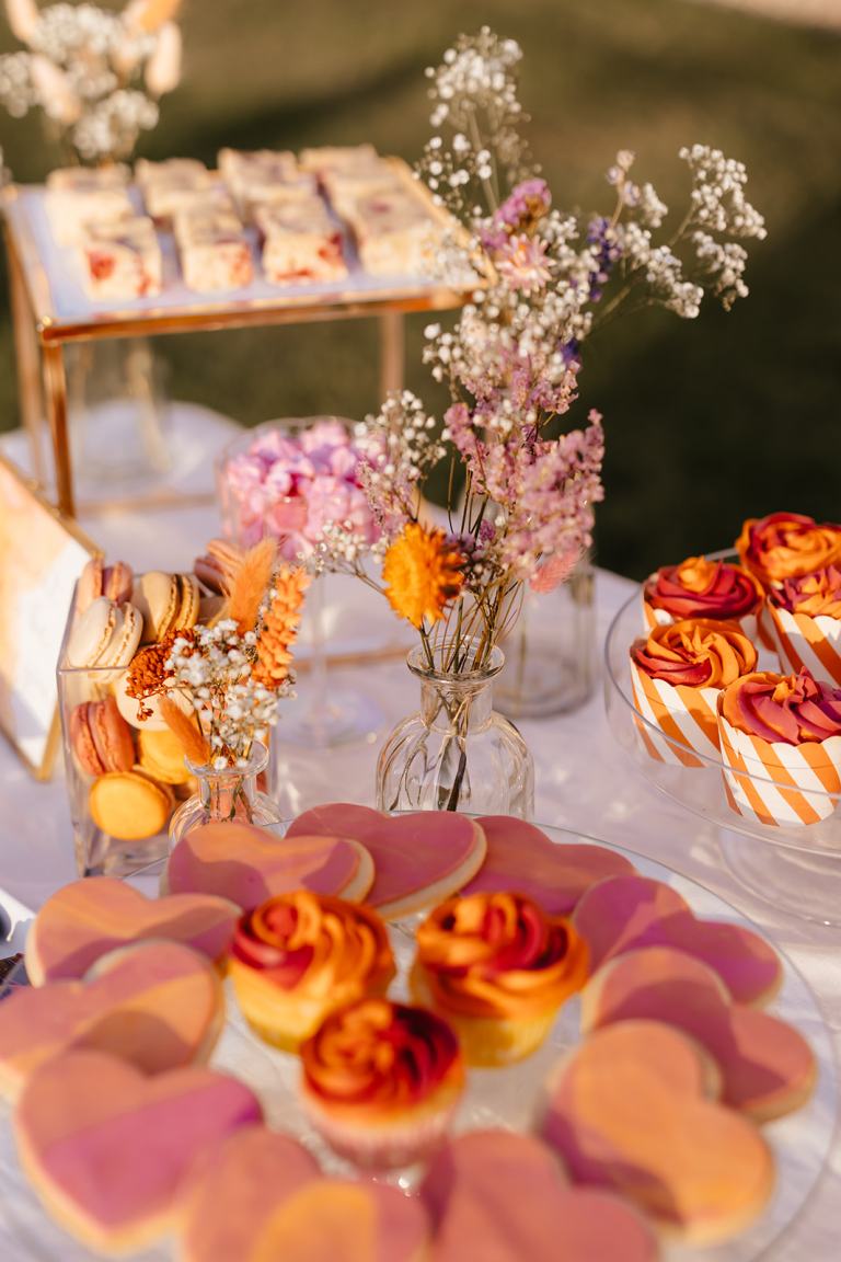 Bright Spring Wedding Ideas ⋆ Unconventional Wedding
